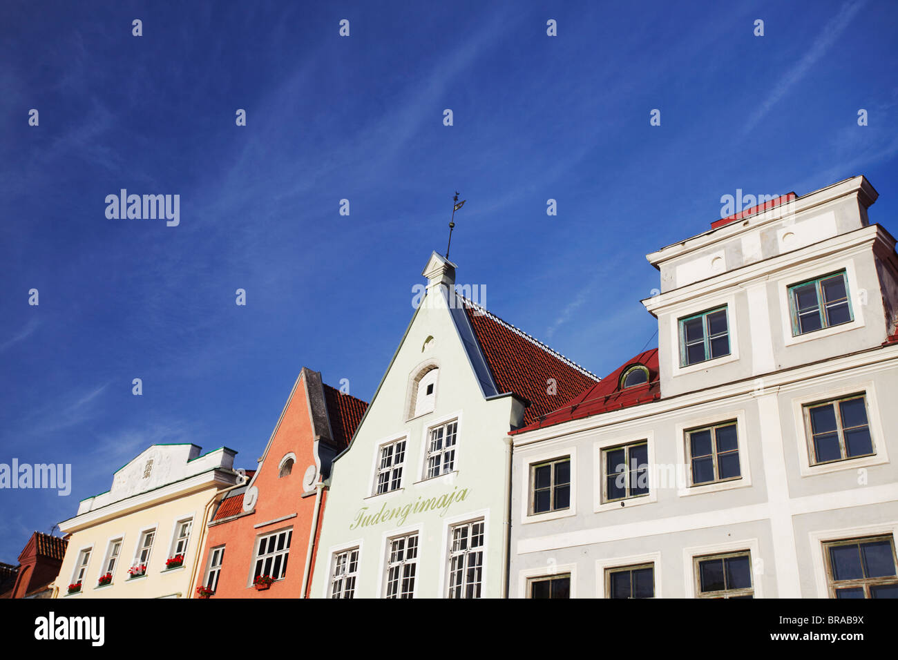 Traditional buildings in Town Hall Square (Raekoja Plats), Tallinn ...