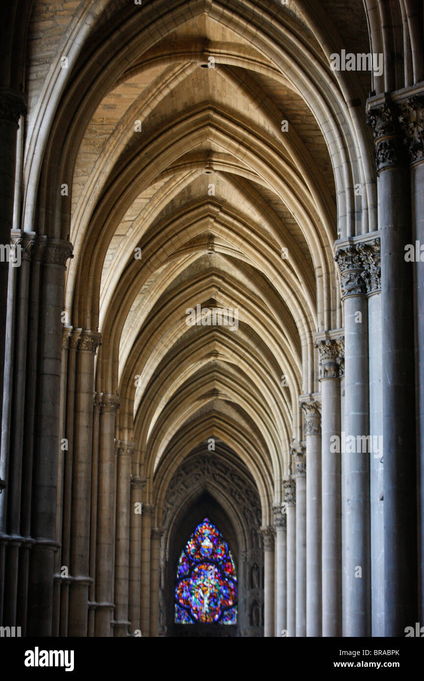 Reims cathedral interior hi-res stock photography and images - Alamy