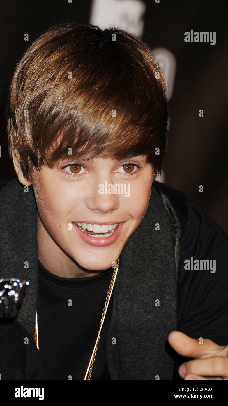 JUSTIN BIEBER - US pop singer at the 2010 MTV Video Movie Awards 12 ...