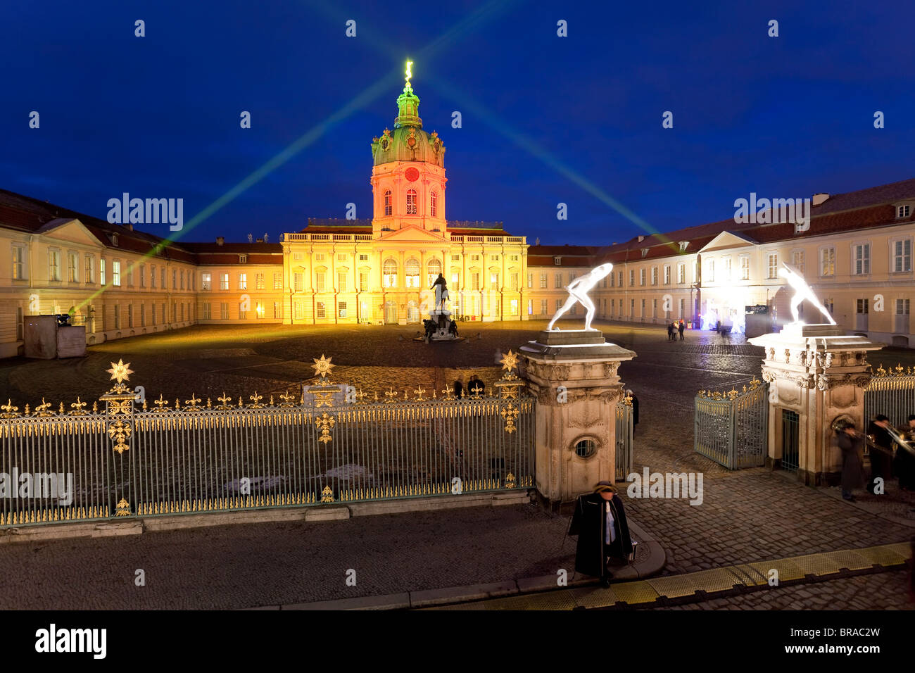 Schloss Charlottenburg (Charlottenburg Castle), illuminated at night ...