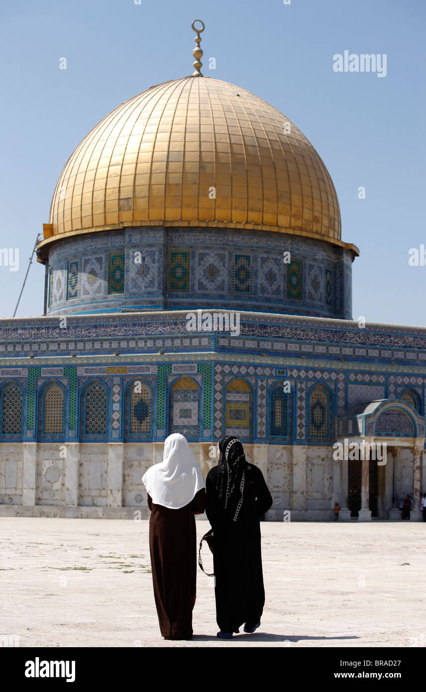 Muslim women at the Dome of the Rock, Jerusalem, Israel, Middle East ...