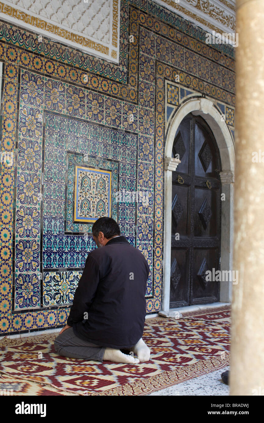 Man praying in mosque hi-res stock photography and images - Alamy
