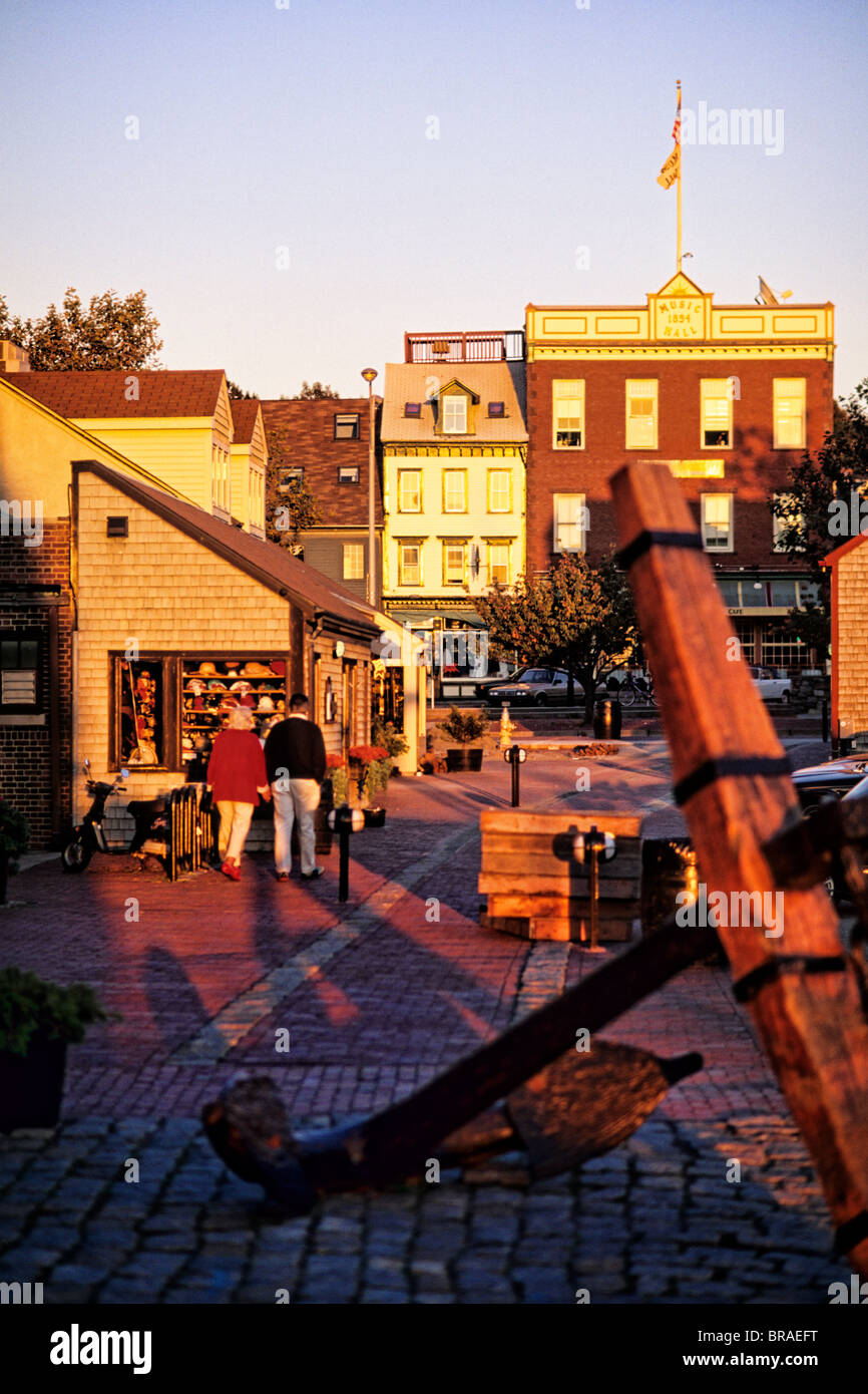 Shopping in newport hi-res stock photography and images - Alamy