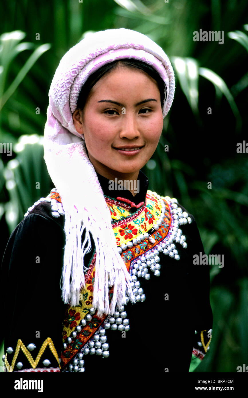 Yunnan woman in traditional costume in Kumming China Stock Photo - Alamy