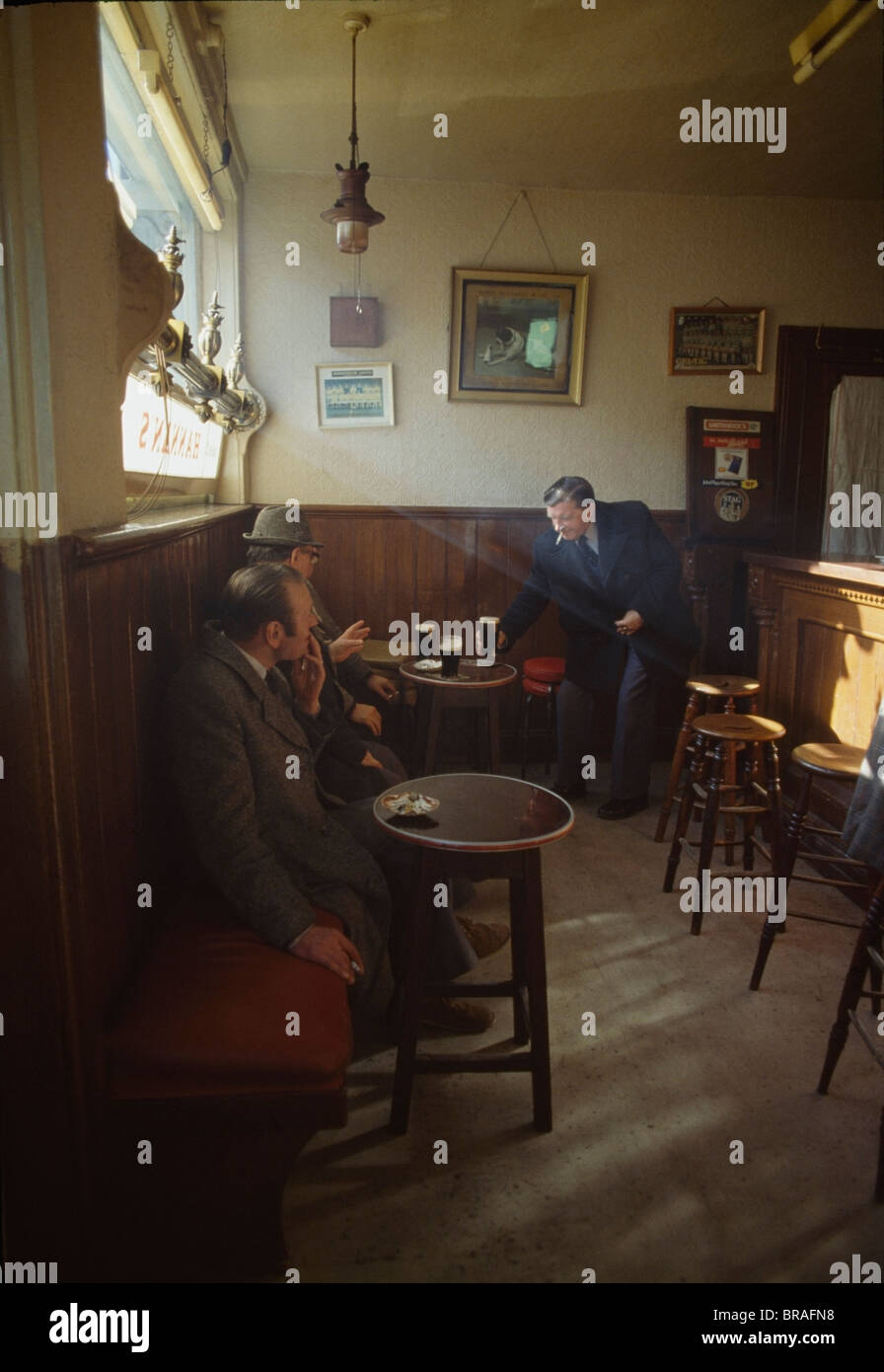 Traditional irish pub hi-res stock photography and images - Alamy