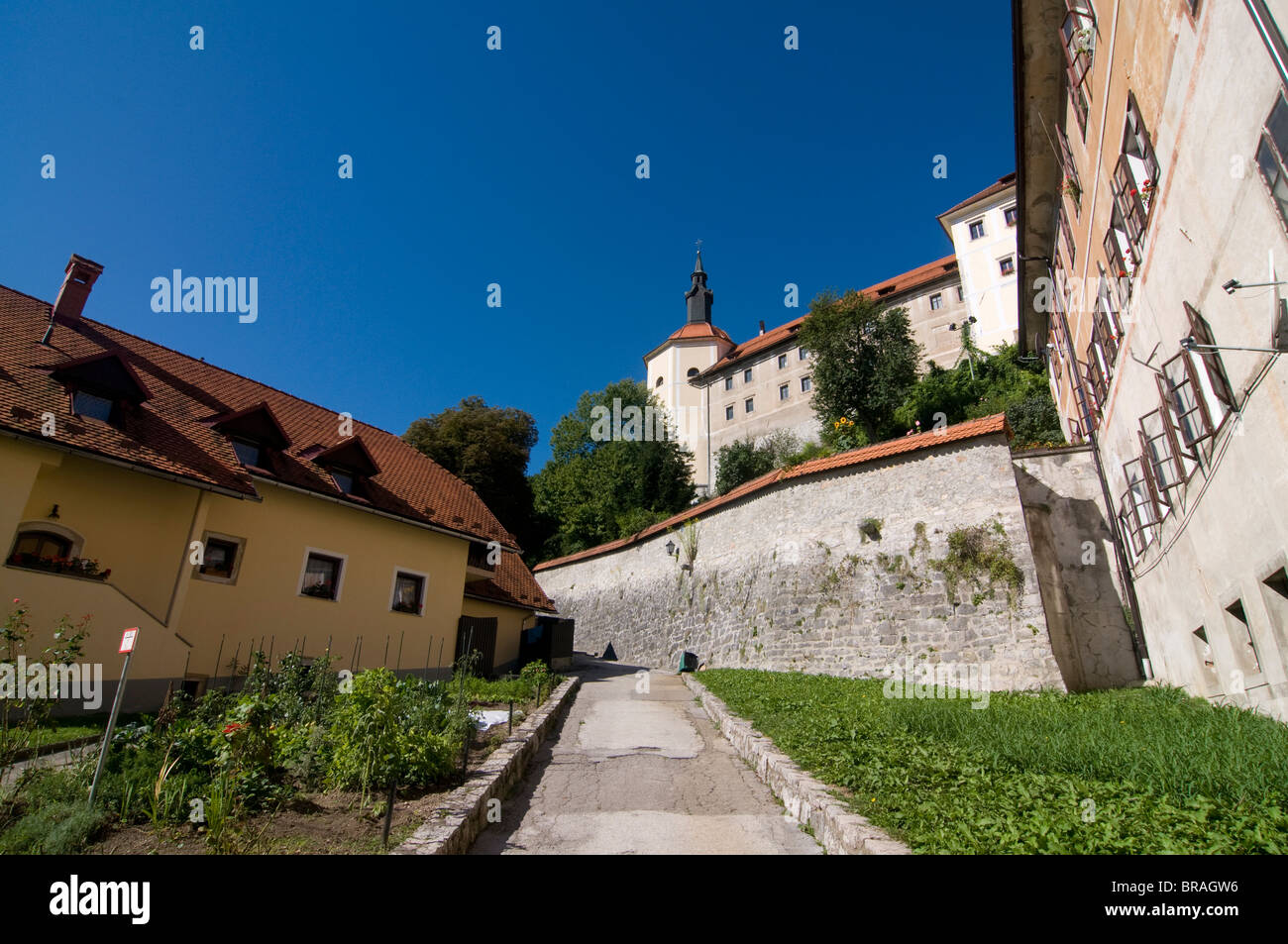 Path to castle hi-res stock photography and images - Alamy
