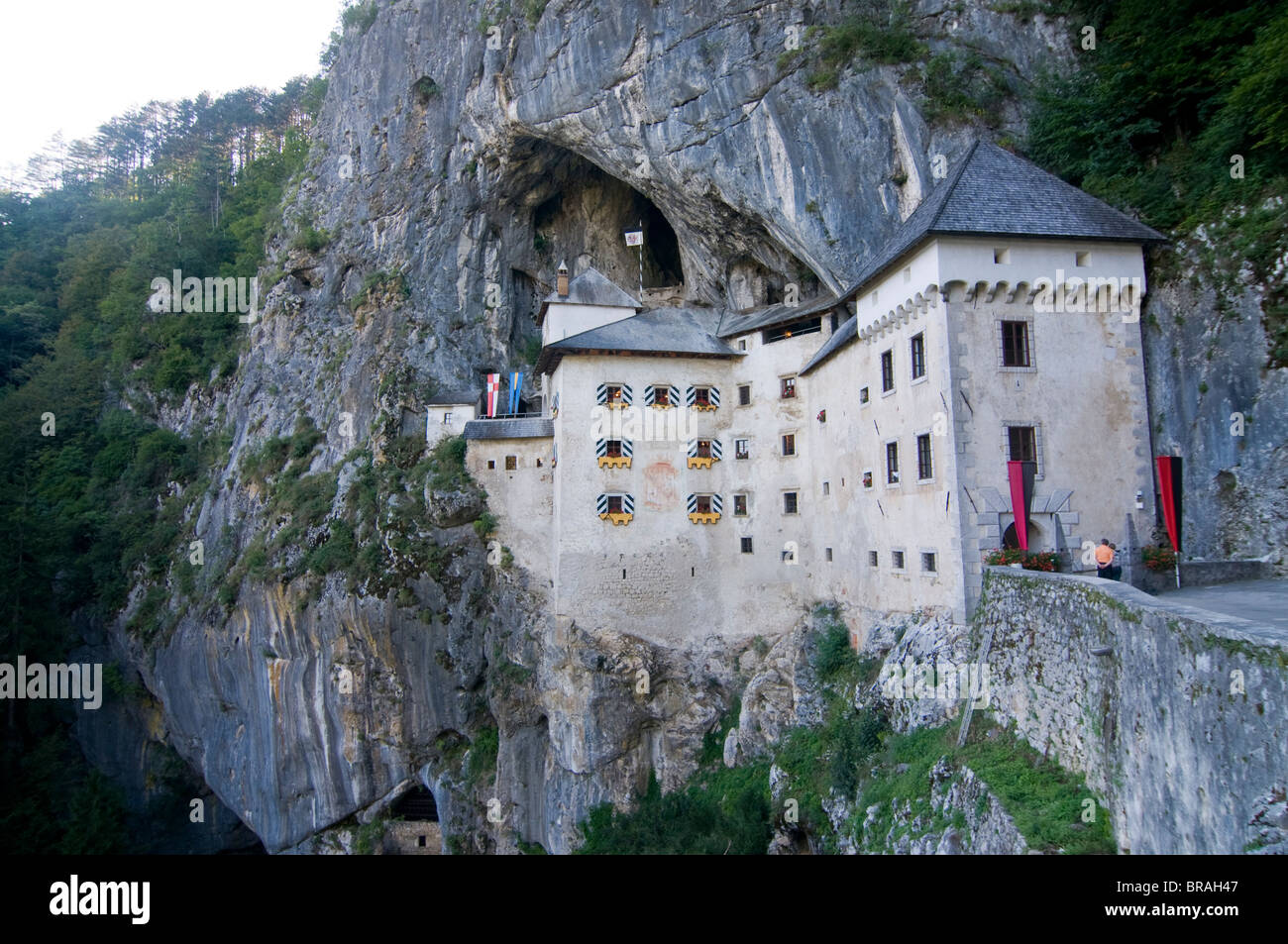 Cliff side castle hi-res stock photography and images - Alamy
