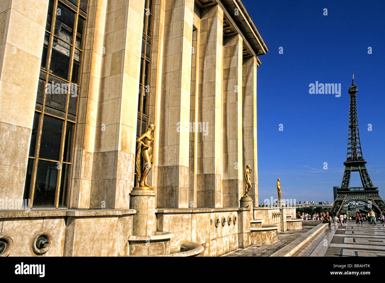 France Wonderful Abstract Statues at National Gallery with Eiffel Tower ...