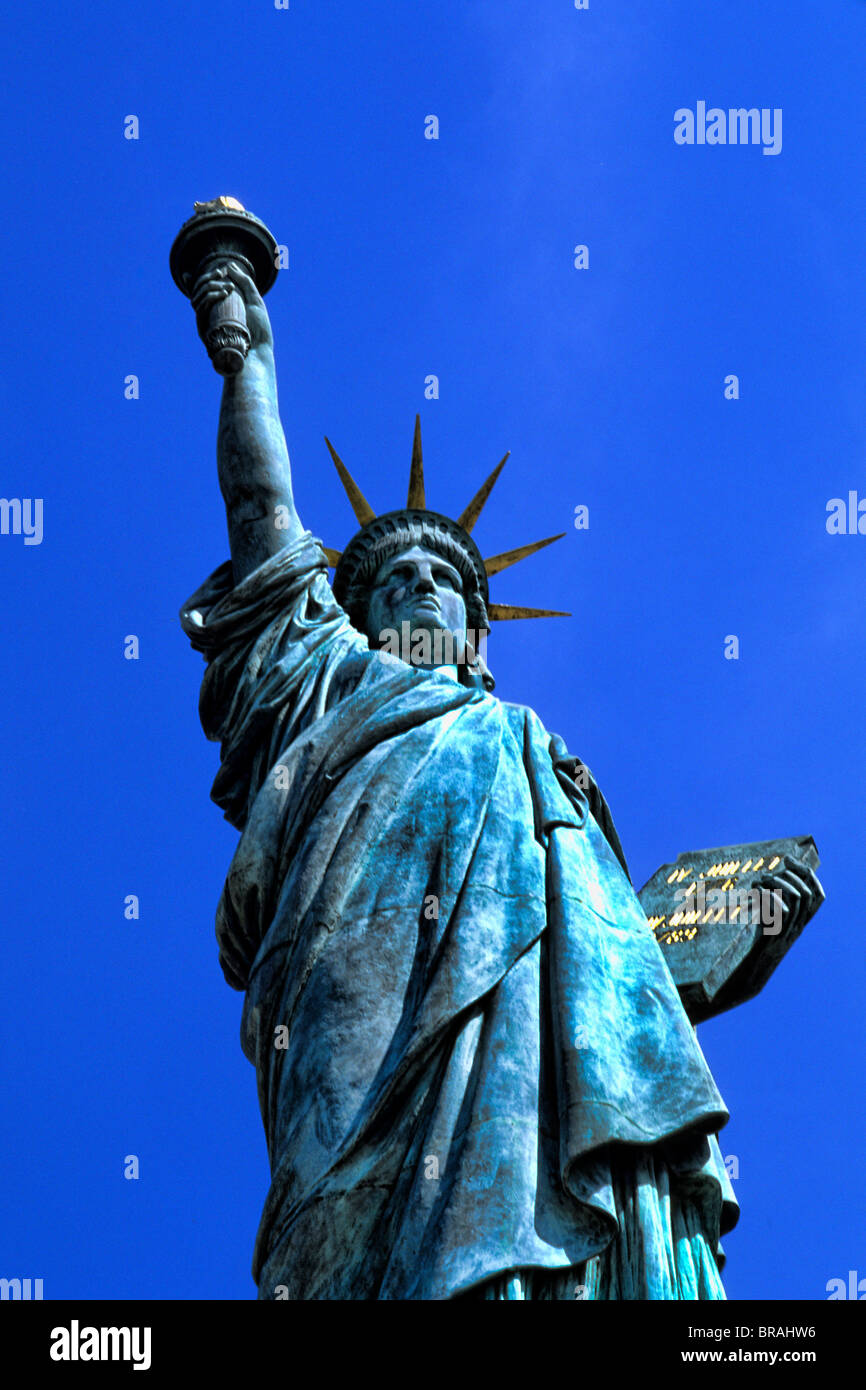France Wonderful color of French Statue of Liberty in Paris France ...