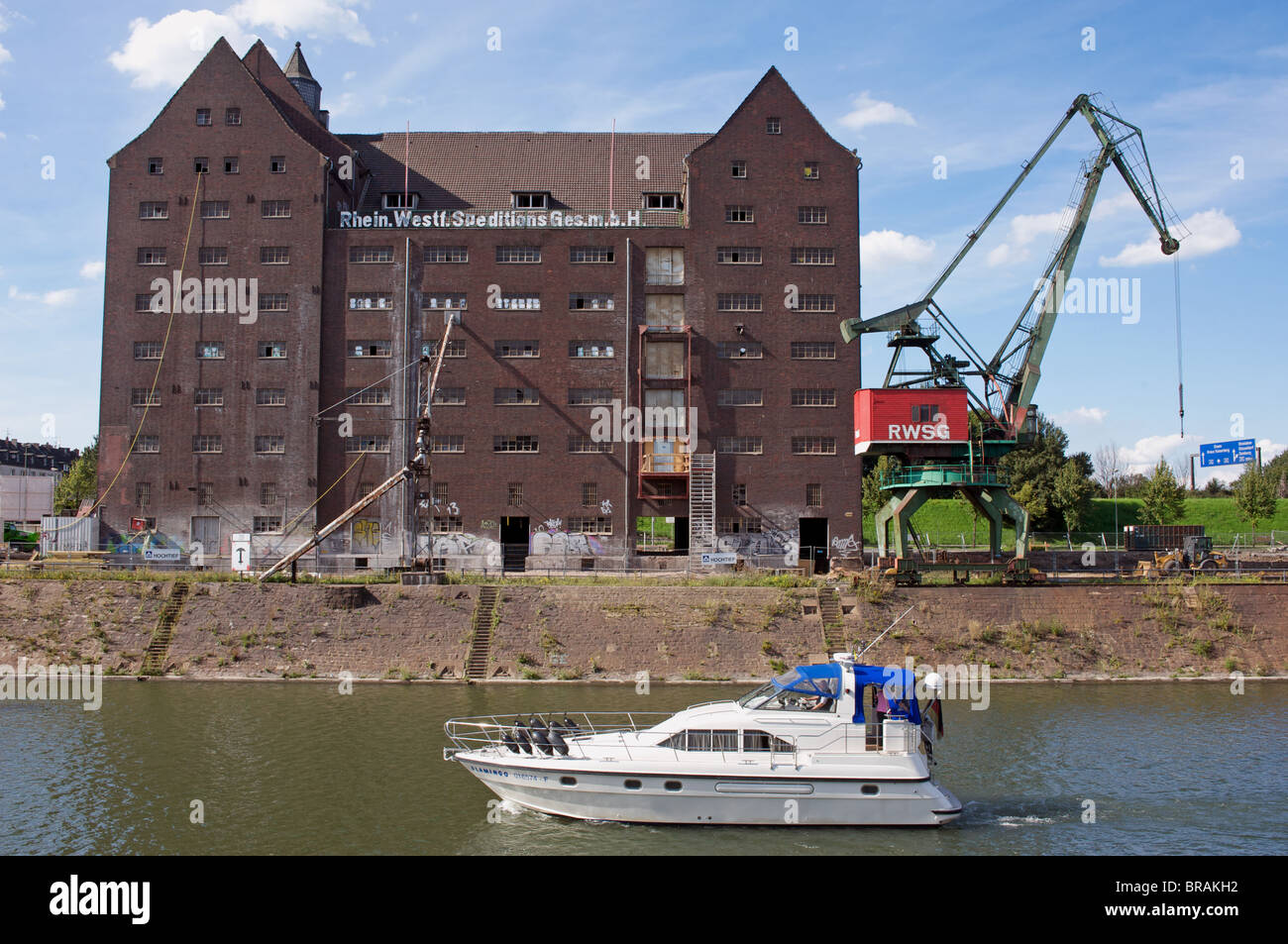 Waterside warehouse hi-res stock photography and images - Alamy