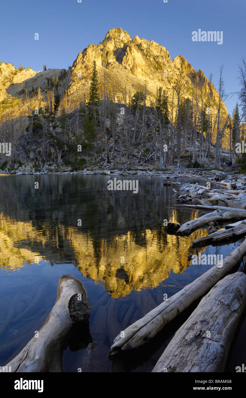 Dawn over Sawtooth Lake, Sawtooth Mountains, Sawtooth Wilderness ...
