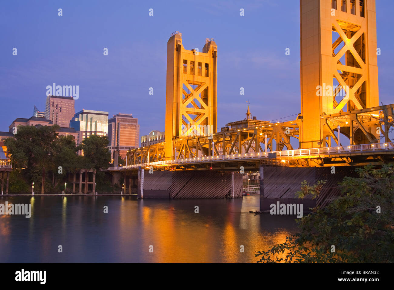Tower bridge over sacramento river hi-res stock photography and images ...