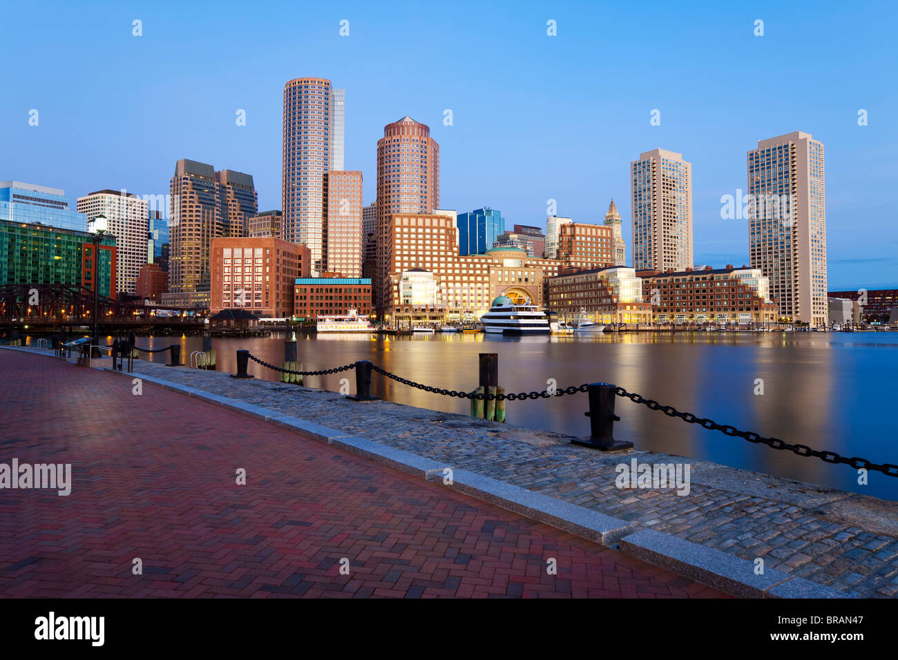 Rowes wharf hi-res stock photography and images - Alamy