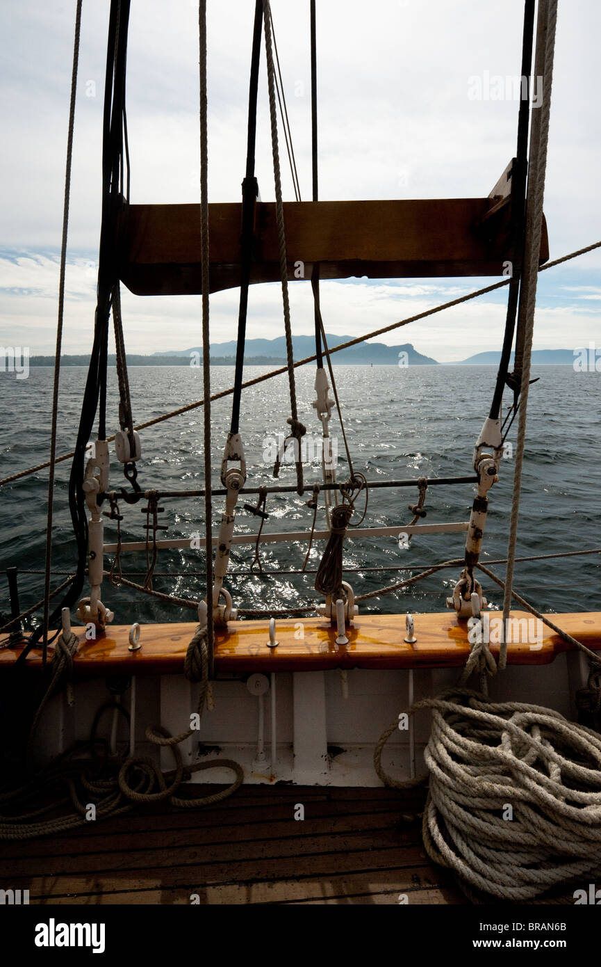 Rigging aboard the historic tall ship "Zodiac" sailing in the San Juan ...