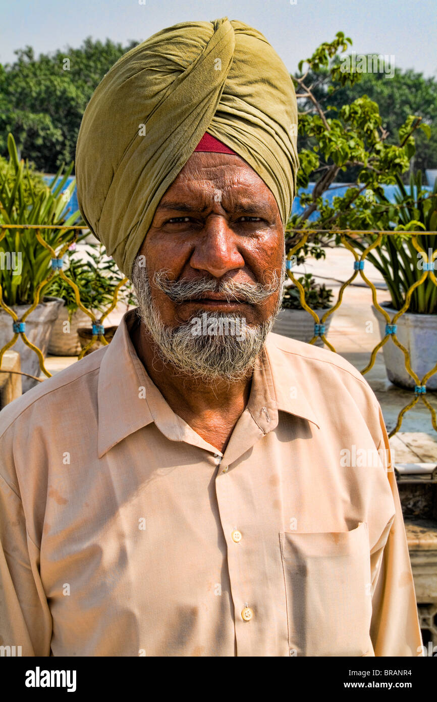 Portrait of colorful Sika Hindu religious man in famous Bangla Shib ...