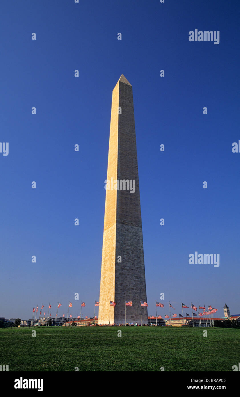 The beautiful color of the Washington Monument needle towards the sky ...
