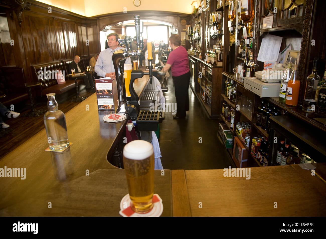 Traditional scottish pub interior hi-res stock photography and images ...