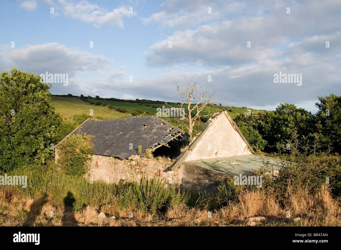 Old Farm Buildings Ireland High Resolution Stock Photography and Images ...