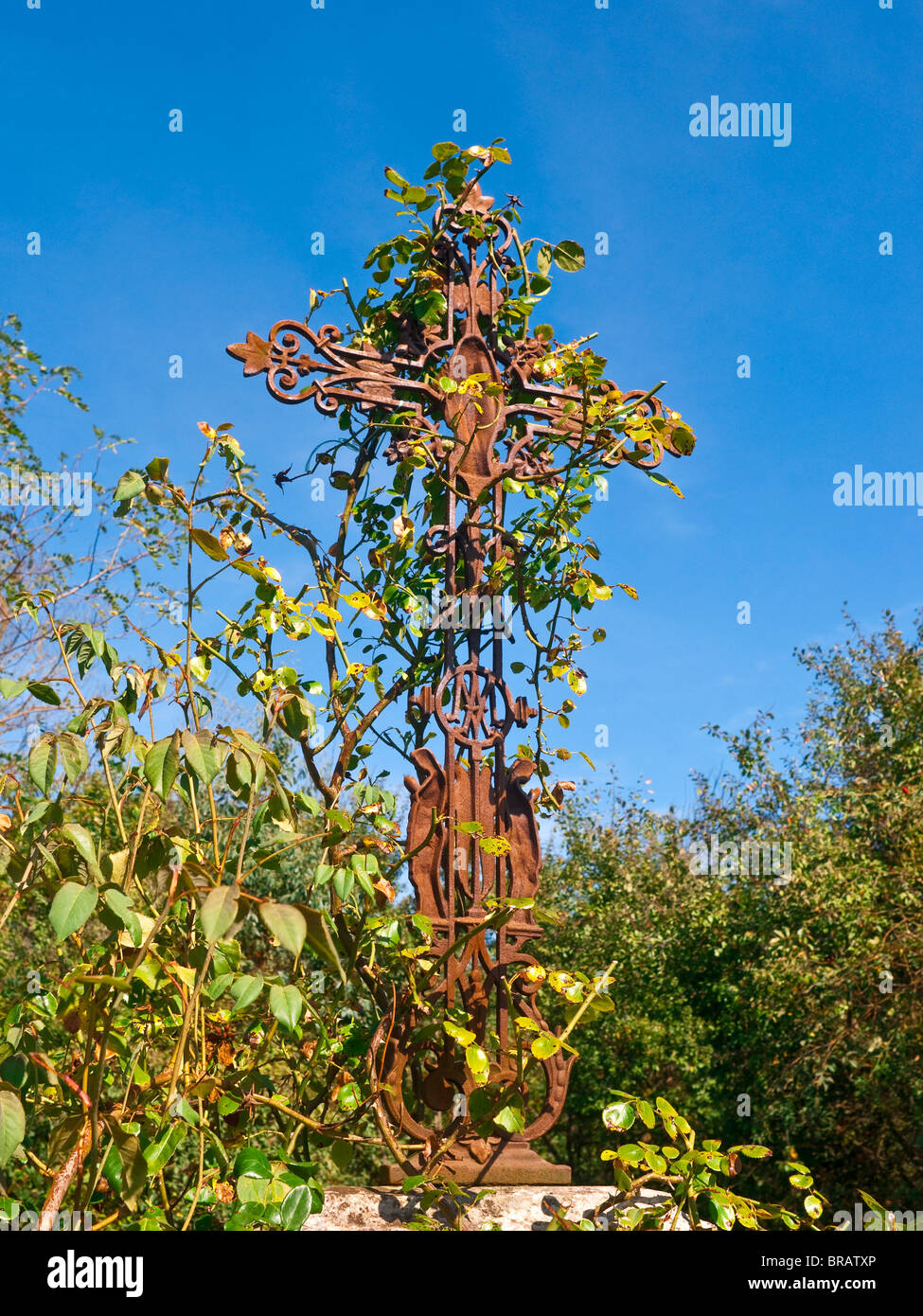 Metal cast cross hi-res stock photography and images - Alamy
