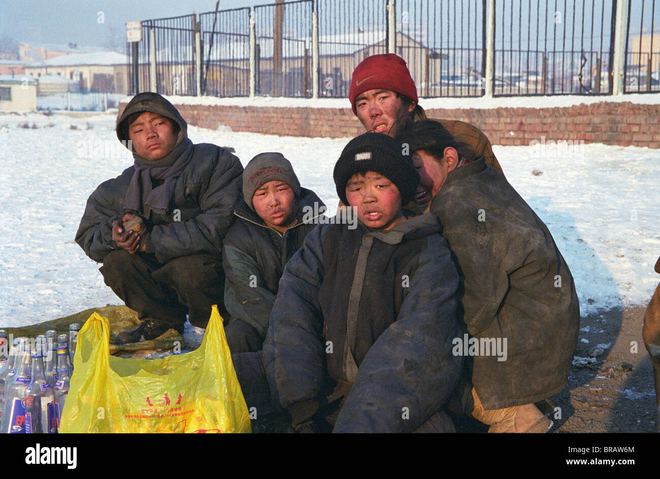 Street kids Ulaan Baatar Mongolia mongolie Mongolie traditional dress ...