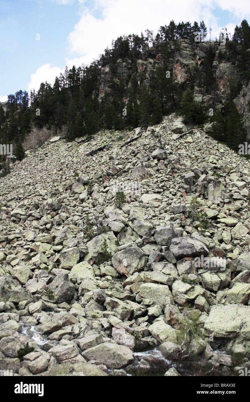 Heavy rockfall landslip alongside Pyrenean Traverse track in Ratera ...