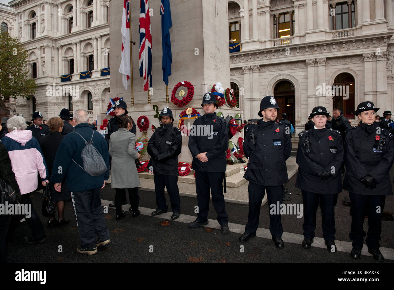 Metropolitan police officers female hi-res stock photography and images ...