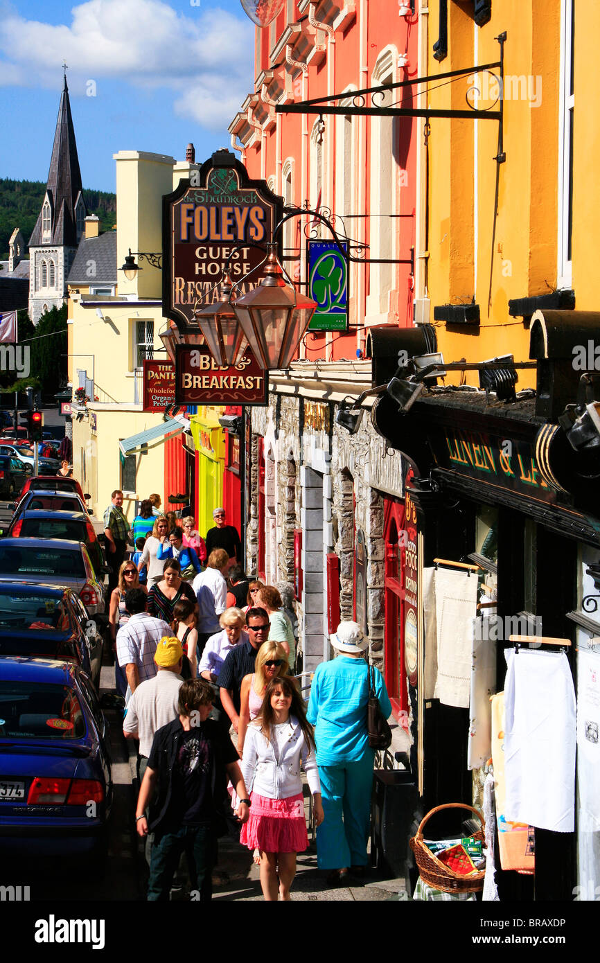 Hanging shop signs hi-res stock photography and images - Alamy