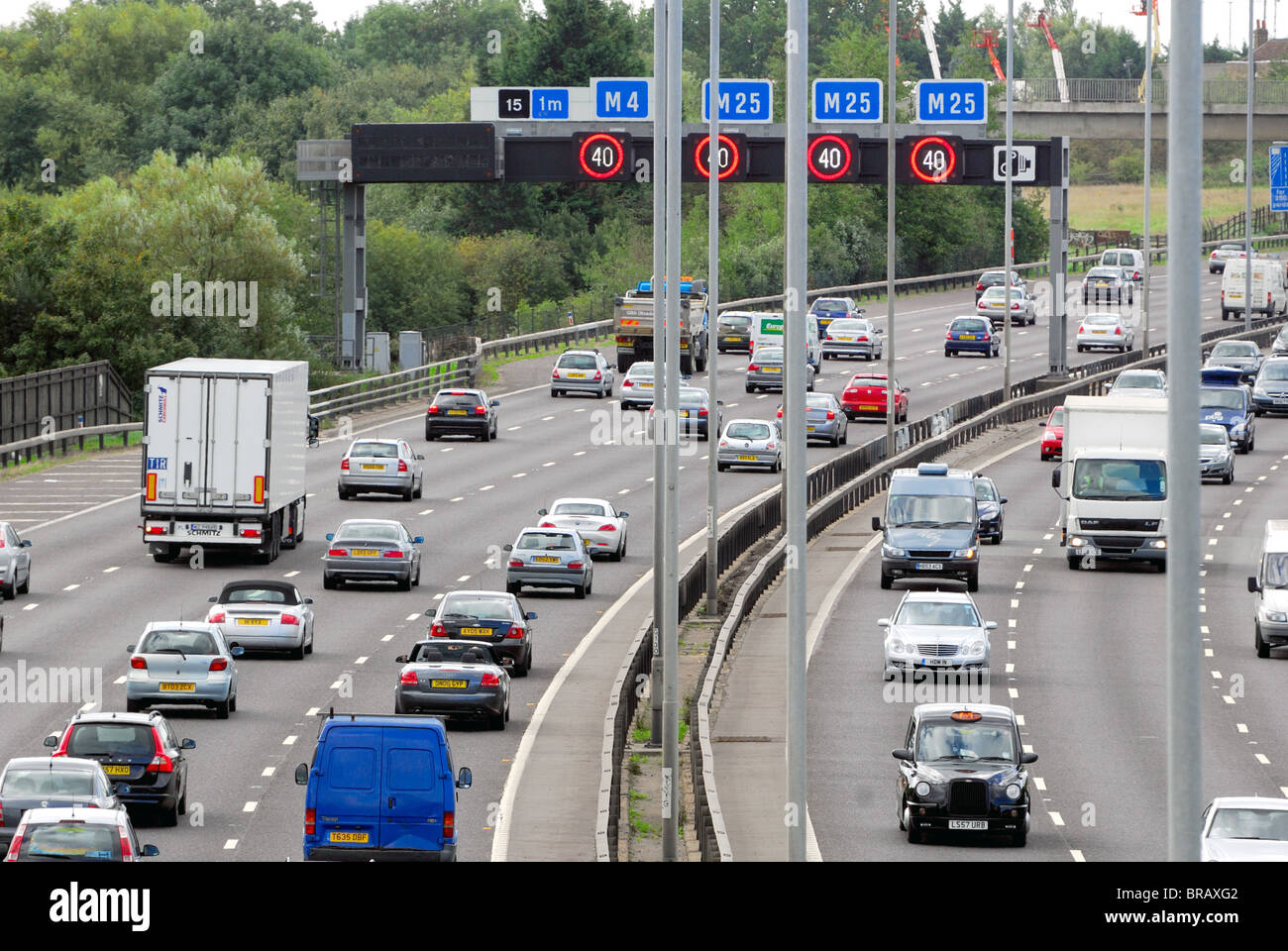 Busy M25 motorway near Heathrow airport ,Great Britain Stock Photo - Alamy