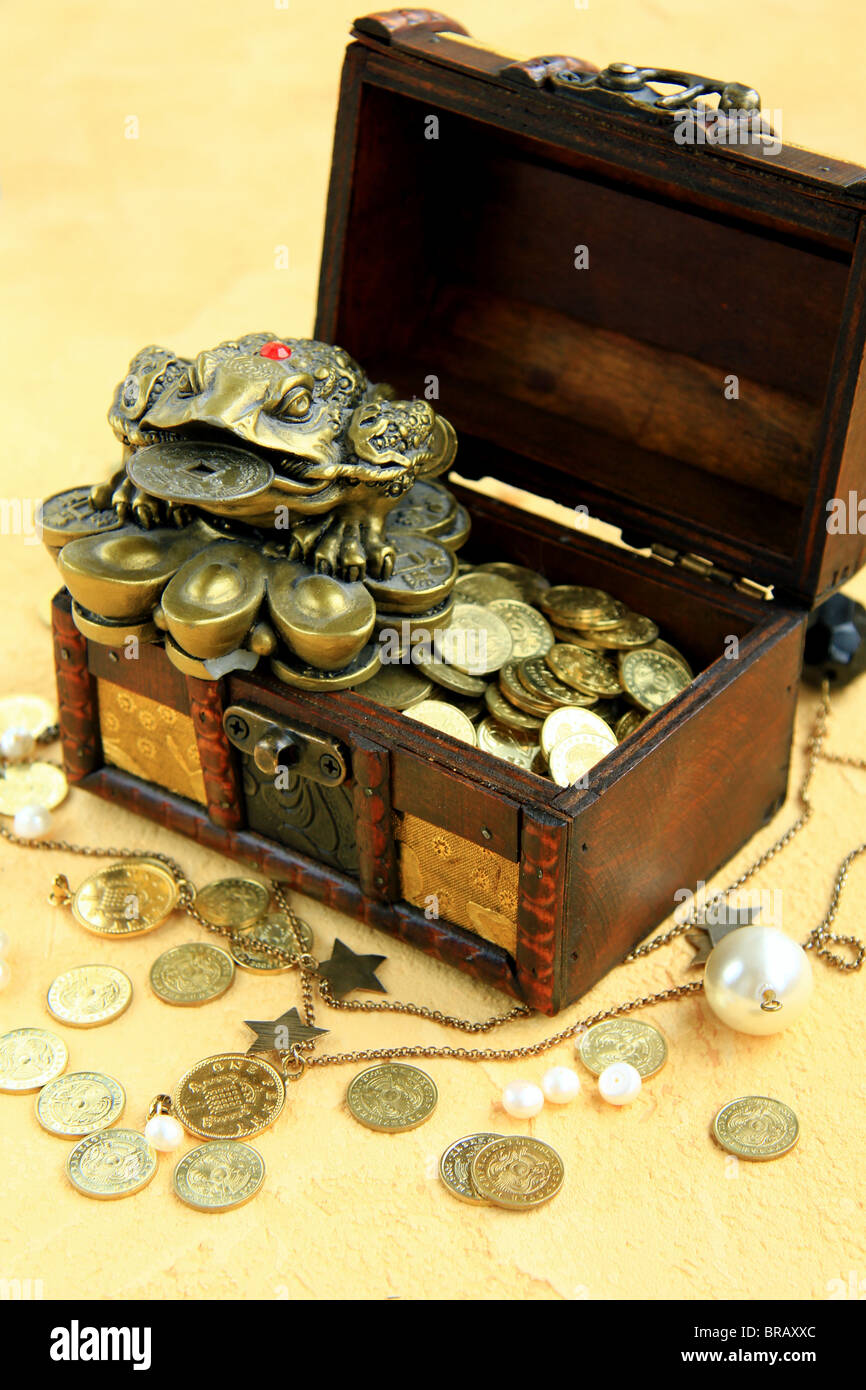 Money chest hi-res stock photography and images - Alamy