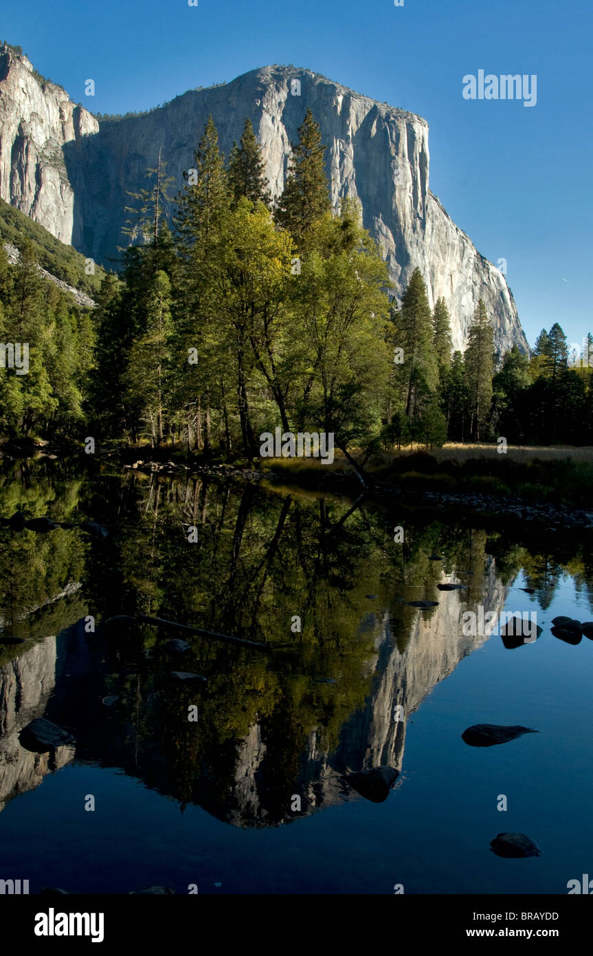 El capitan is vertical rock formation in yosemite national park hi-res ...