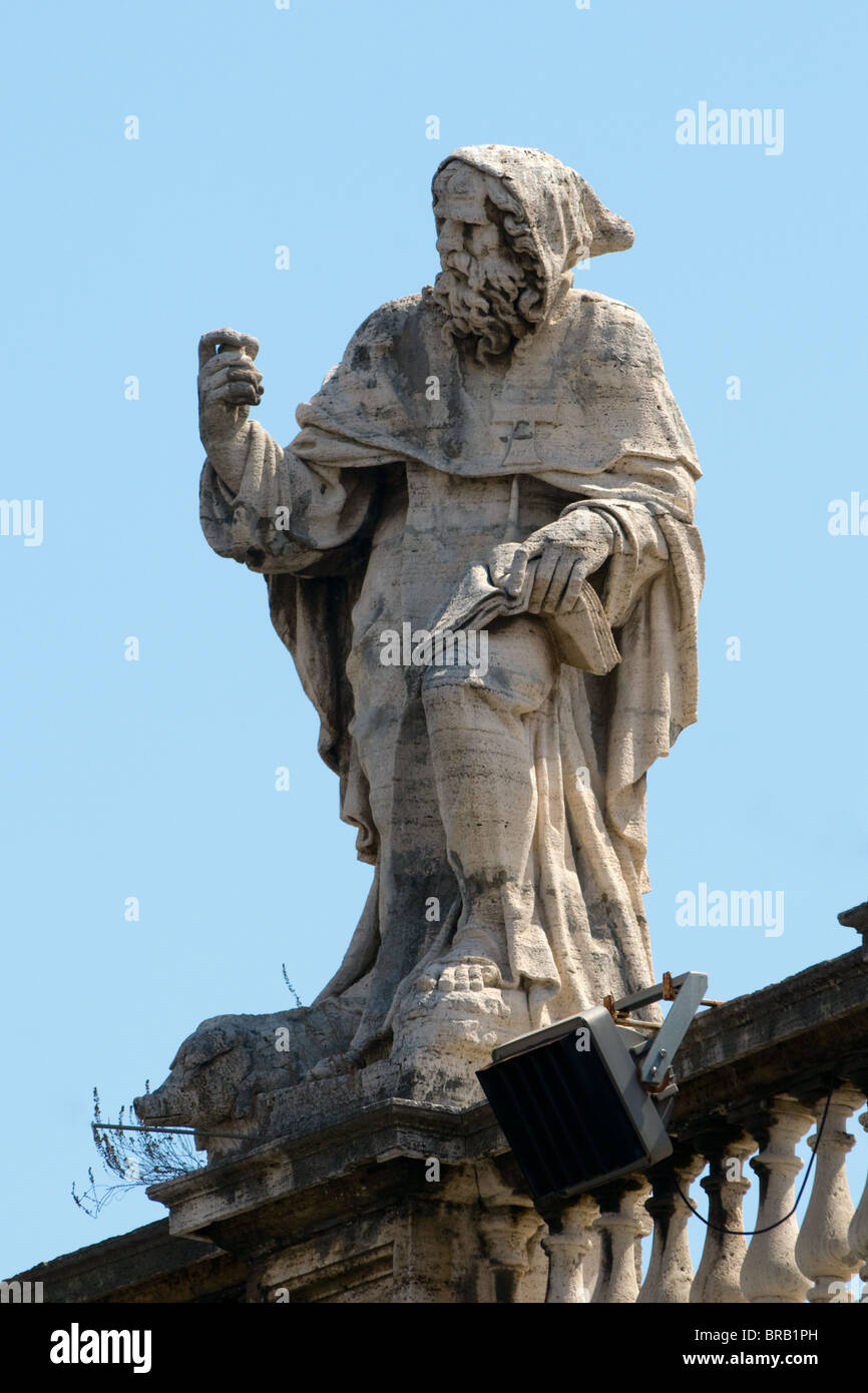 Statues saints sculptures hi-res stock photography and images - Alamy