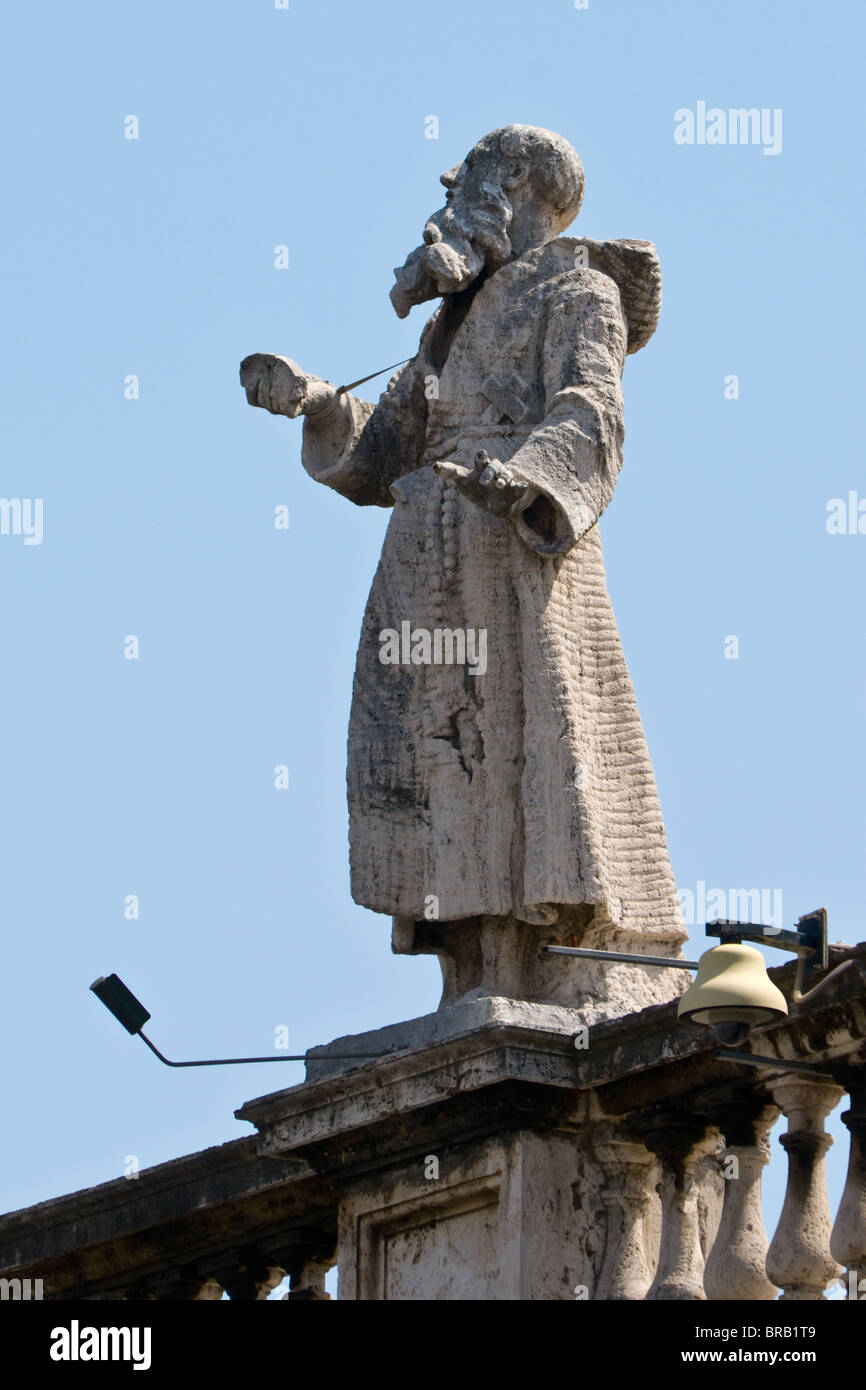 Statues saints sculptures hi-res stock photography and images - Alamy