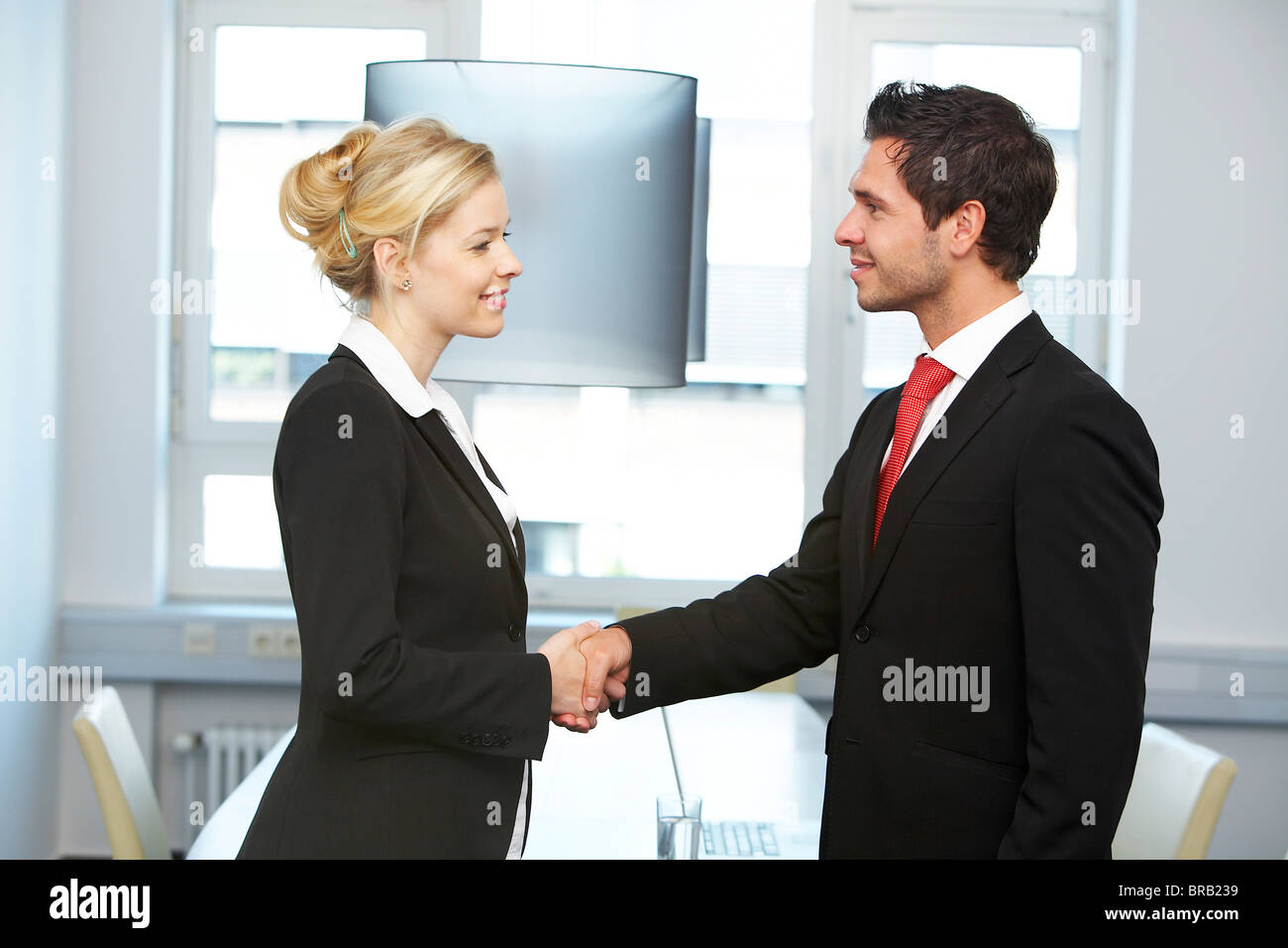 Shakehands hi-res stock photography and images - Alamy