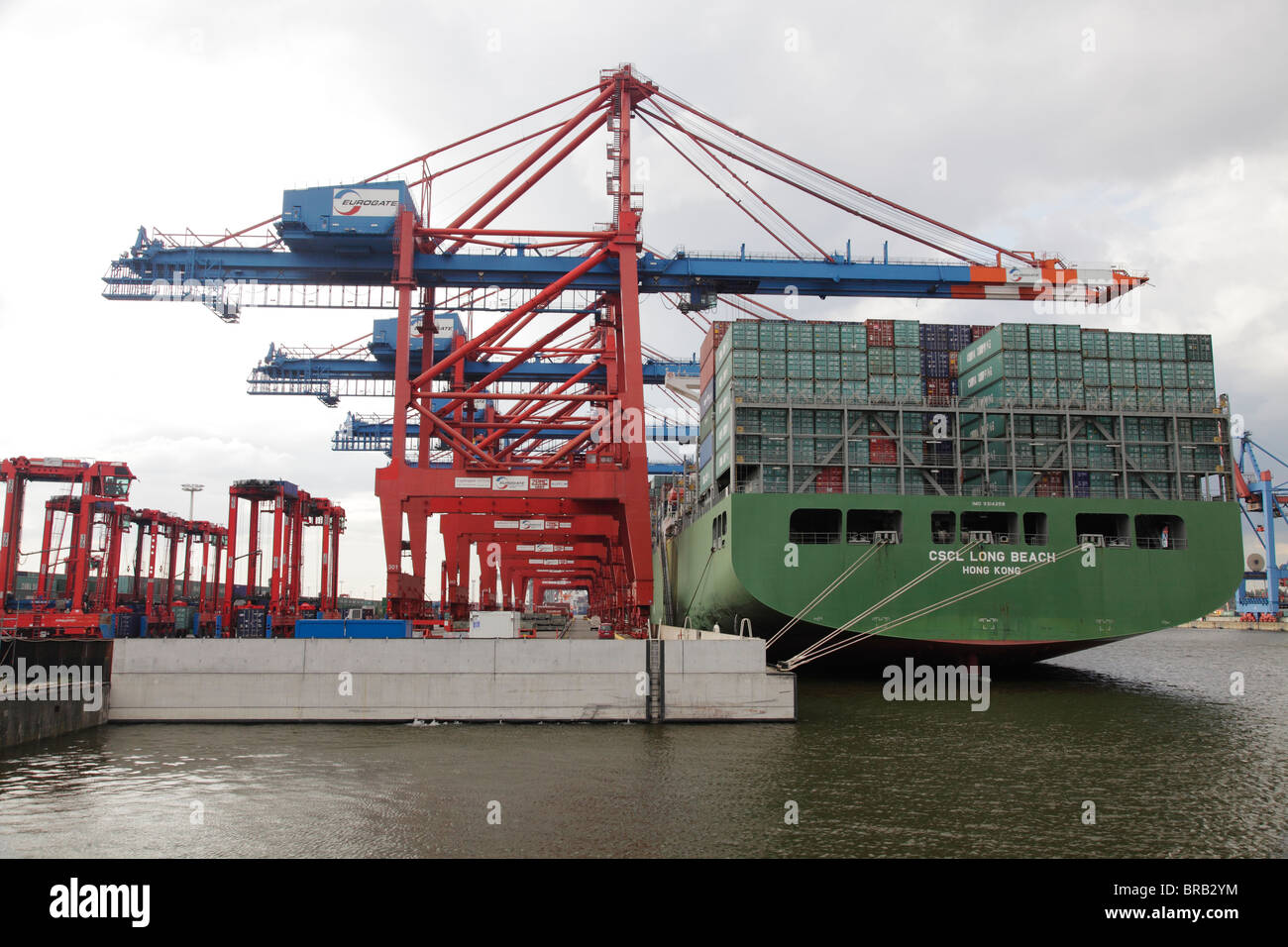 Container ship being loaded at the Eurogate Burchardkai in Hamburg ...