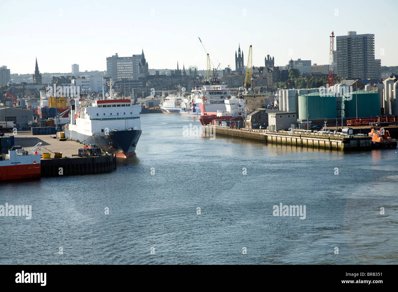 Quayside aberdeen city harbour scotland hi-res stock photography and ...