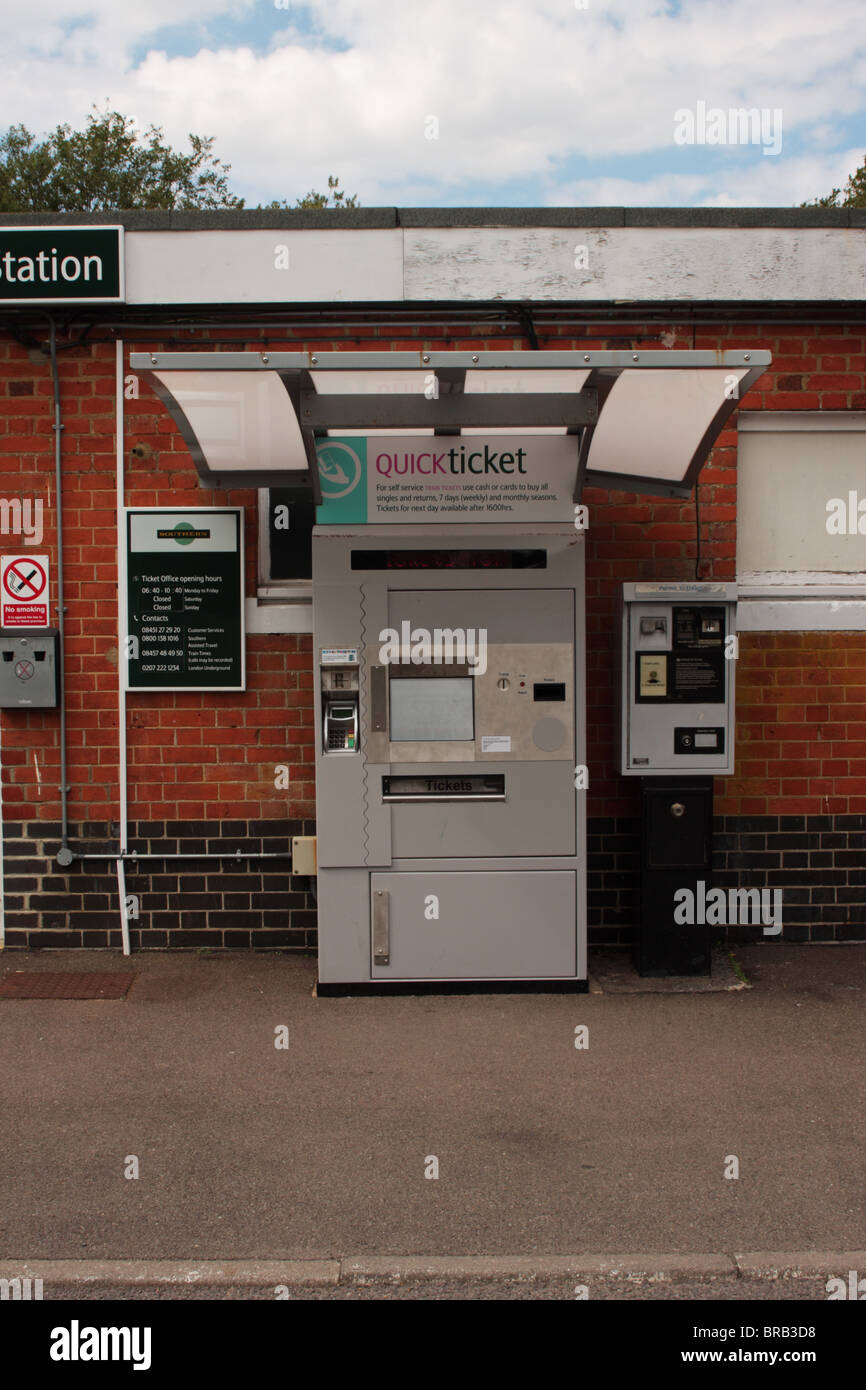 Self service ticket machine hi-res stock photography and images - Alamy