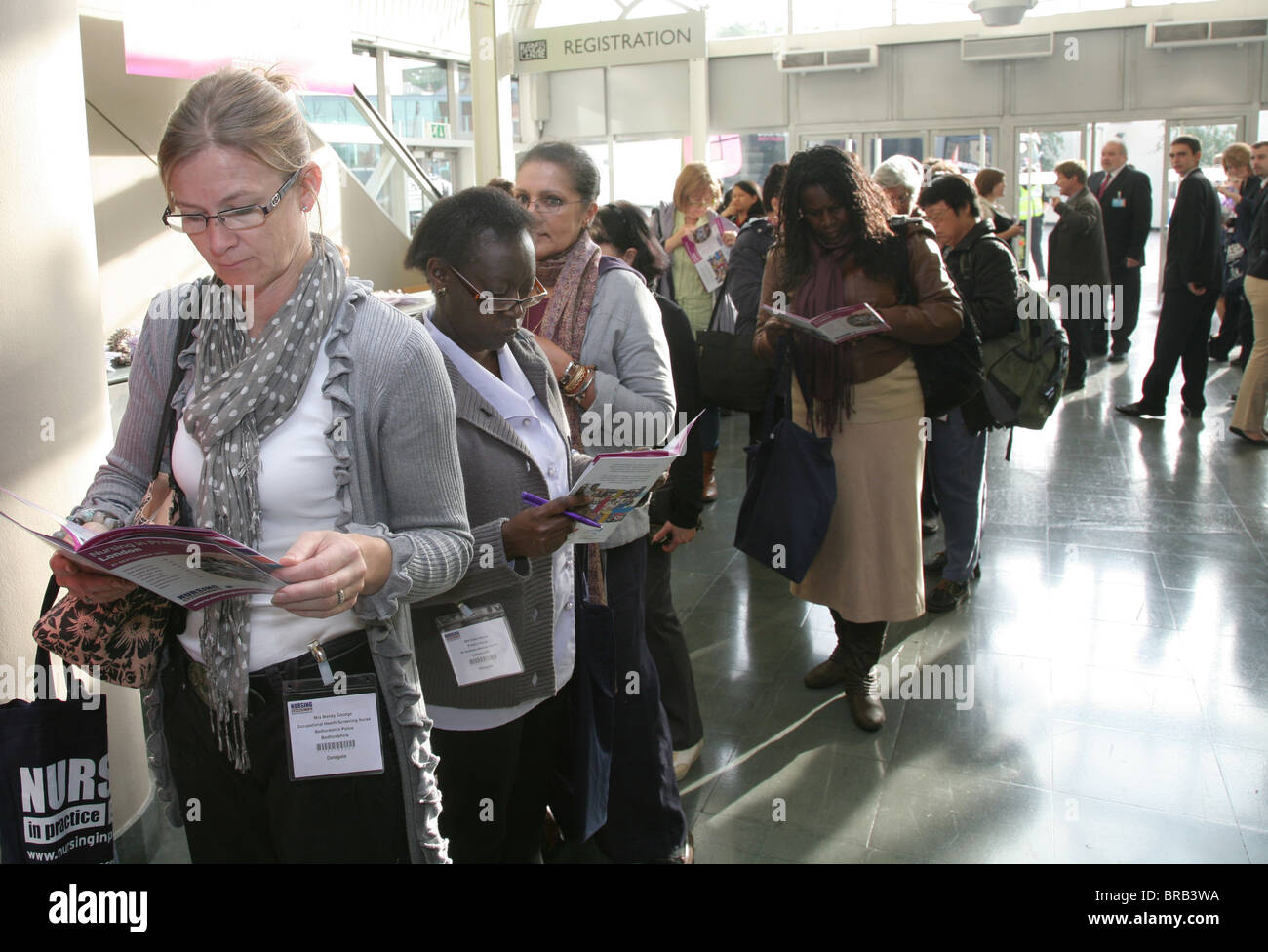 Queue queuing waiting hi-res stock photography and images - Alamy
