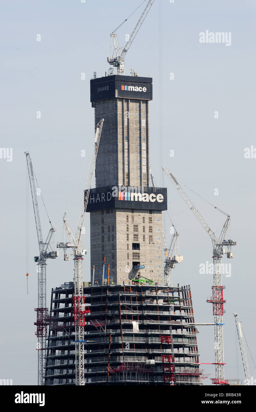 Skyscraper top hi-res stock photography and images - Alamy