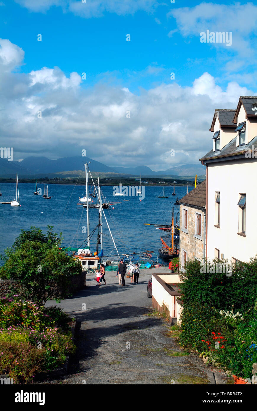 Roundstone village ireland irish hi-res stock photography and images ...