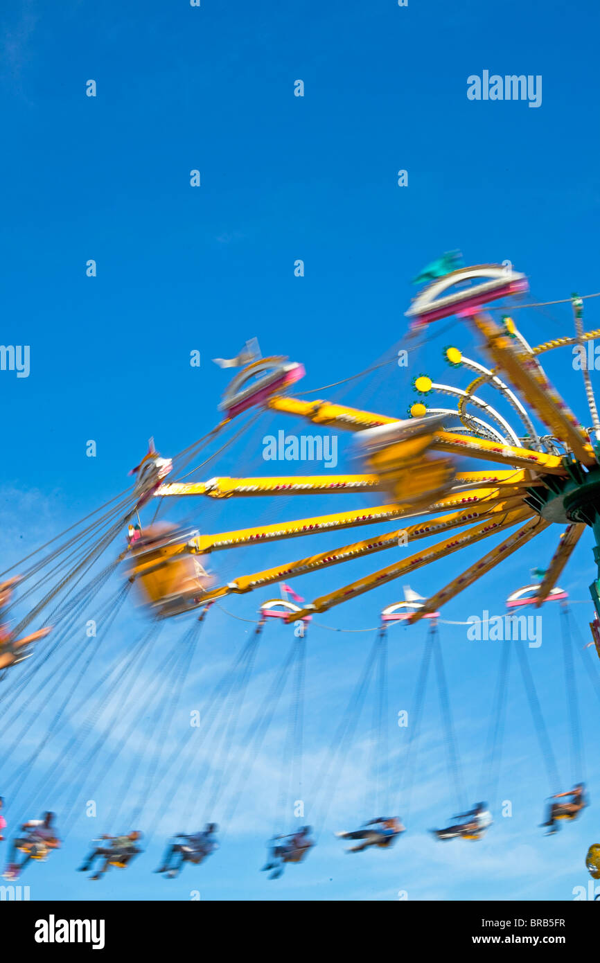 Swinging amusement park ride at the fair Stock Photo - Alamy