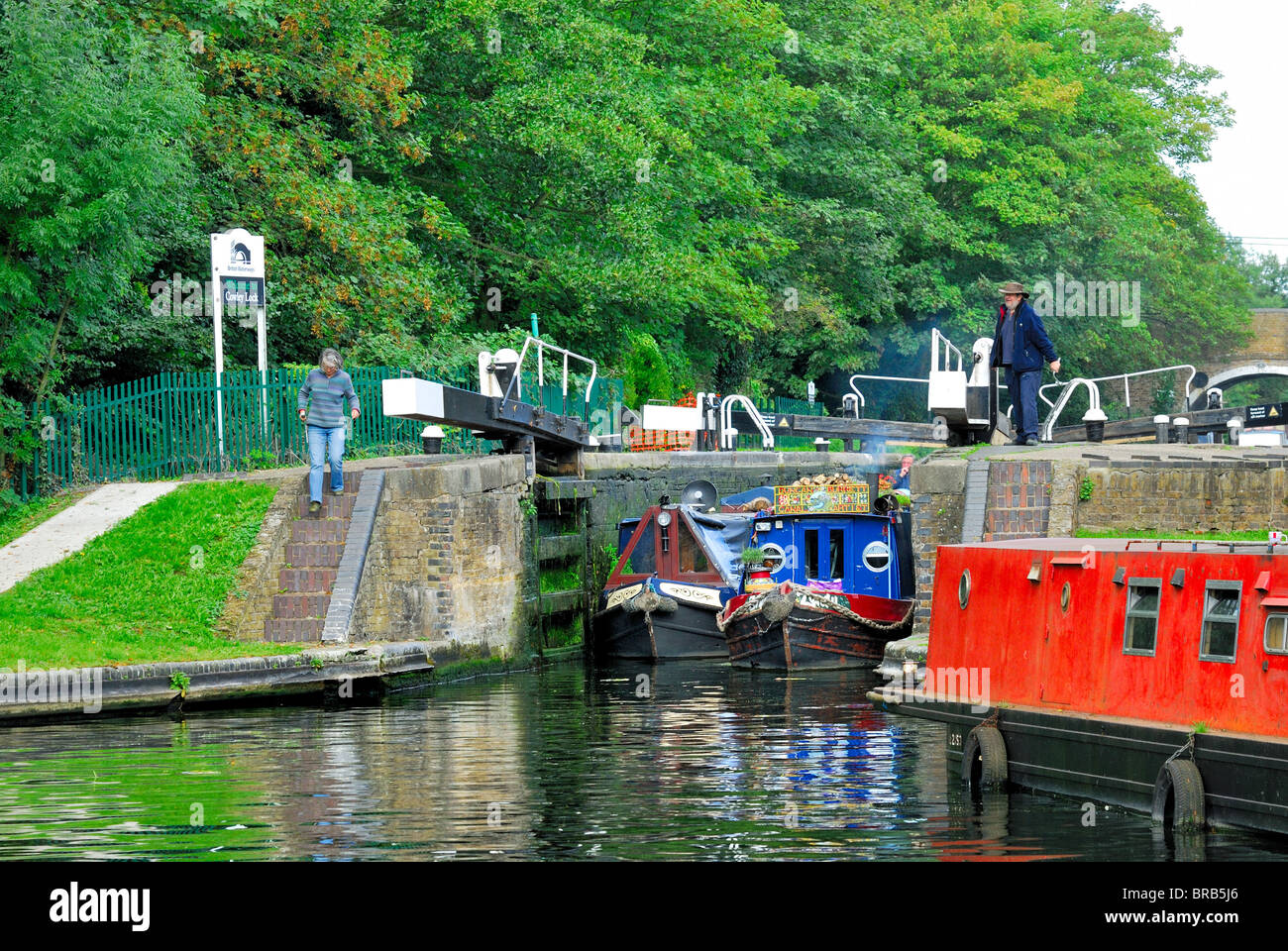 Grand Union Canal at Cowley ,Uxbridge with narrow boats at lock Stock Photo - Alamy