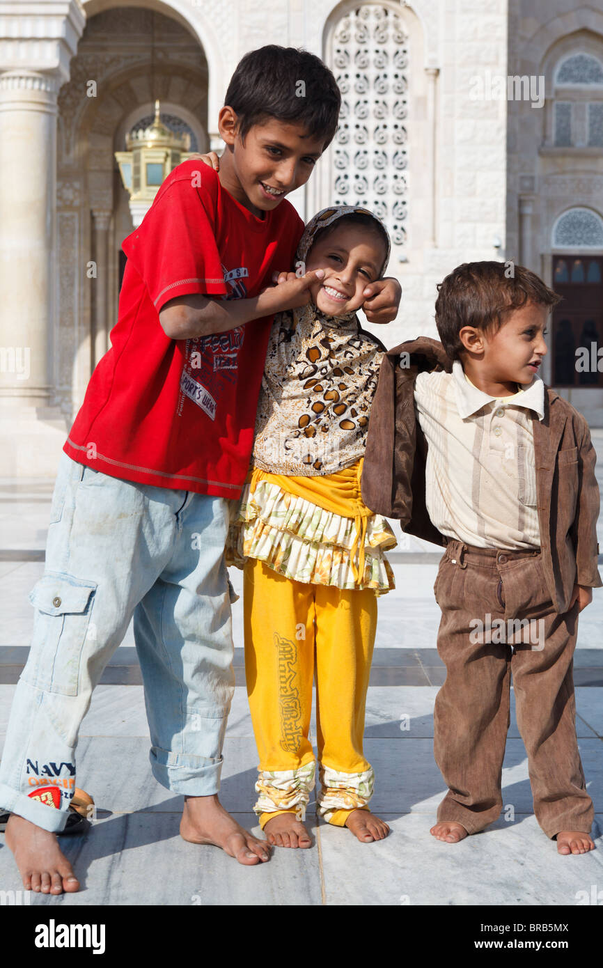 Children outside Al Saleh Mosque, Sana'a, Yemen Stock Photo - Alamy
