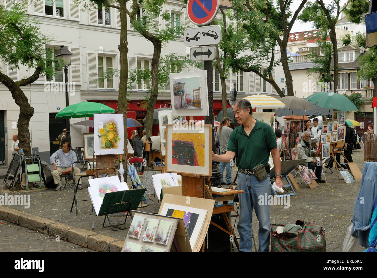 French Artist standing painting in the popular and famous art market ...