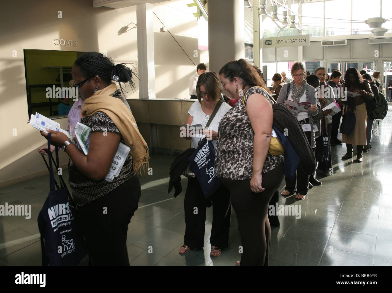 Queuing queue line hi-res stock photography and images - Alamy