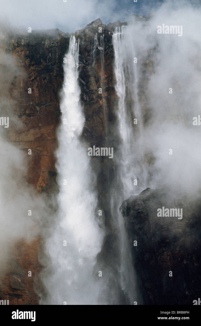 Aerial image of Angel Falls and Mount Auyantepui (Auyantepuy) (Devil's ...