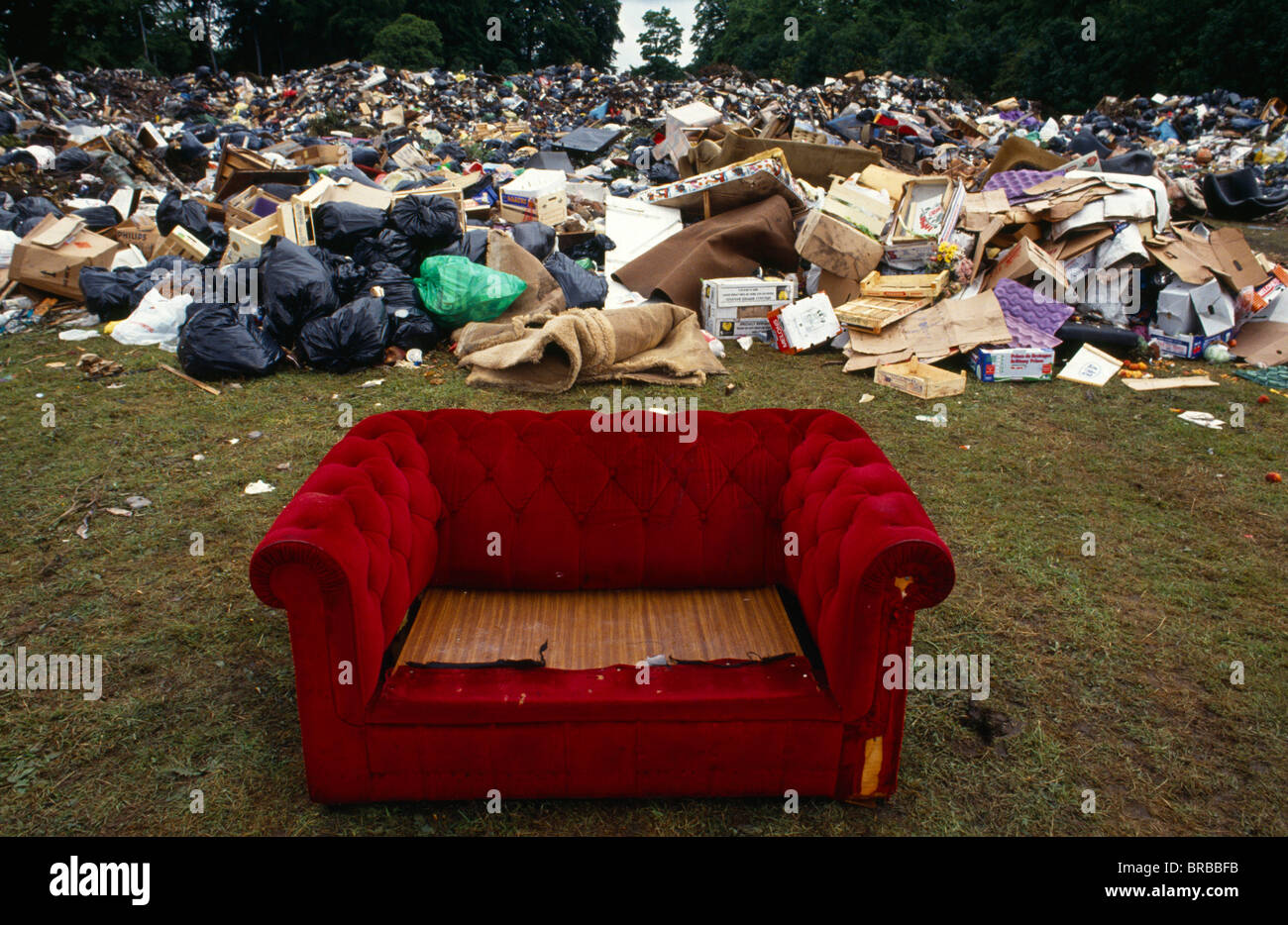 Litter mountain hi-res stock photography and images - Alamy
