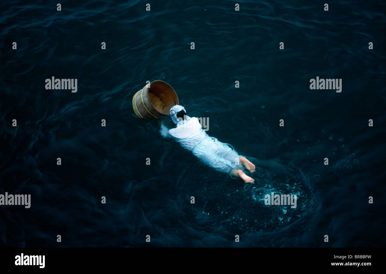 Pearl diver hi-res stock photography and images - Alamy