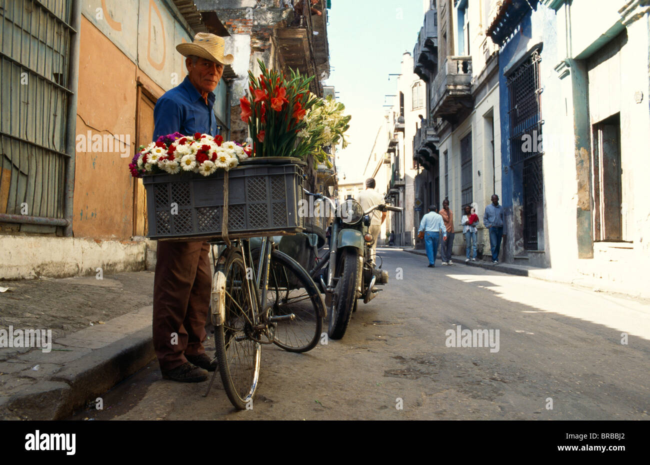 Cuban street markets hi-res stock photography and images - Alamy