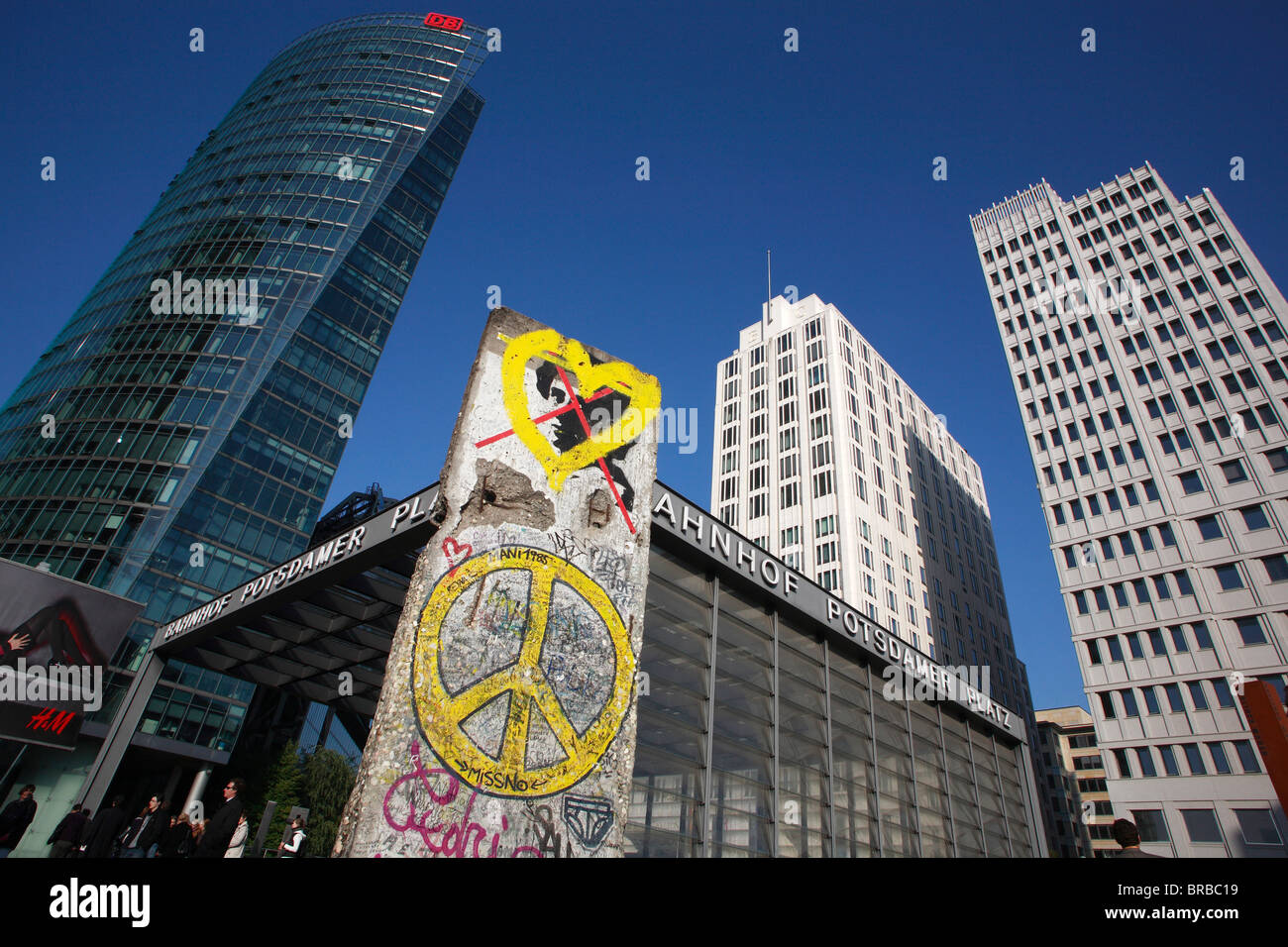 Segment berlin wall potsdamer platz hi-res stock photography and images ...