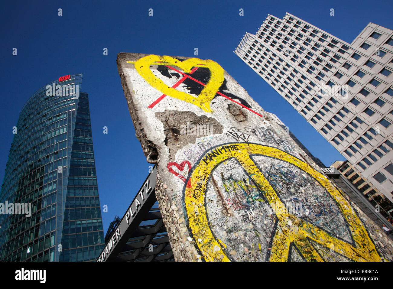 Segment berlin wall potsdamer platz hi-res stock photography and images ...